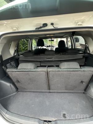 White Toyota Verso 2012 in Daugavpils, with an engine capacity of 2.00 L and mileage of 300 thousand km for 3990 €, photo 8 on AUTOMOTO.COM.LV