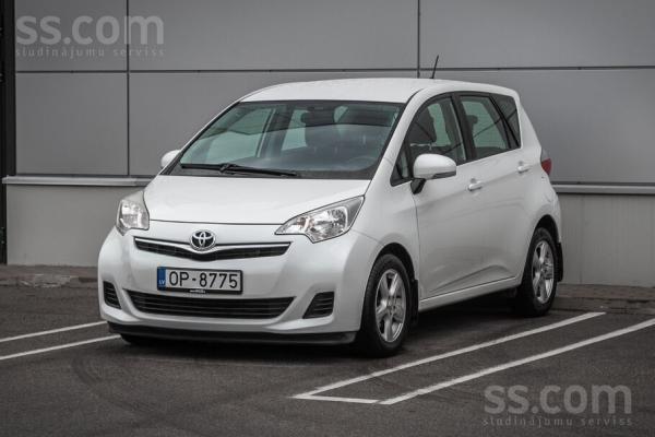 White Toyota Verso 2013 in Riga, with an engine capacity of 1.30 L and mileage of 193 thousand km for 5500 €, photo 1 on AUTOMOTO.COM.LV