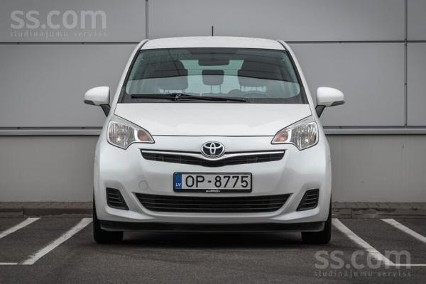 White Toyota Verso 2013 in Riga, with an engine capacity of 1.30 L and mileage of 193 thousand km for 5500 €, photo 2 on AUTOMOTO.COM.LV
