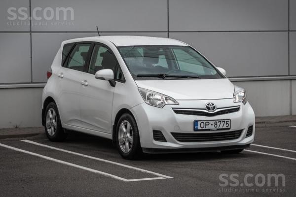 White Toyota Verso 2013 in Riga, with an engine capacity of 1.30 L and mileage of 193 thousand km for 5500 €, photo 3 on AUTOMOTO.COM.LV