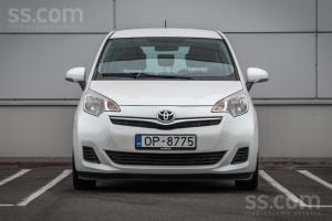 White Toyota Verso 2013 in Riga, with an engine capacity of 1.30 L and mileage of 193 thousand km for 5500 €, photo 3 on AUTOMOTO.COM.LV