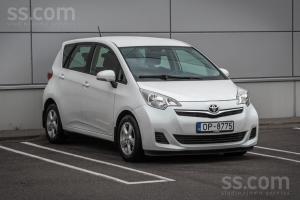 White Toyota Verso 2013 in Riga, with an engine capacity of 1.30 L and mileage of 193 thousand km for 5500 €, photo 4 on AUTOMOTO.COM.LV