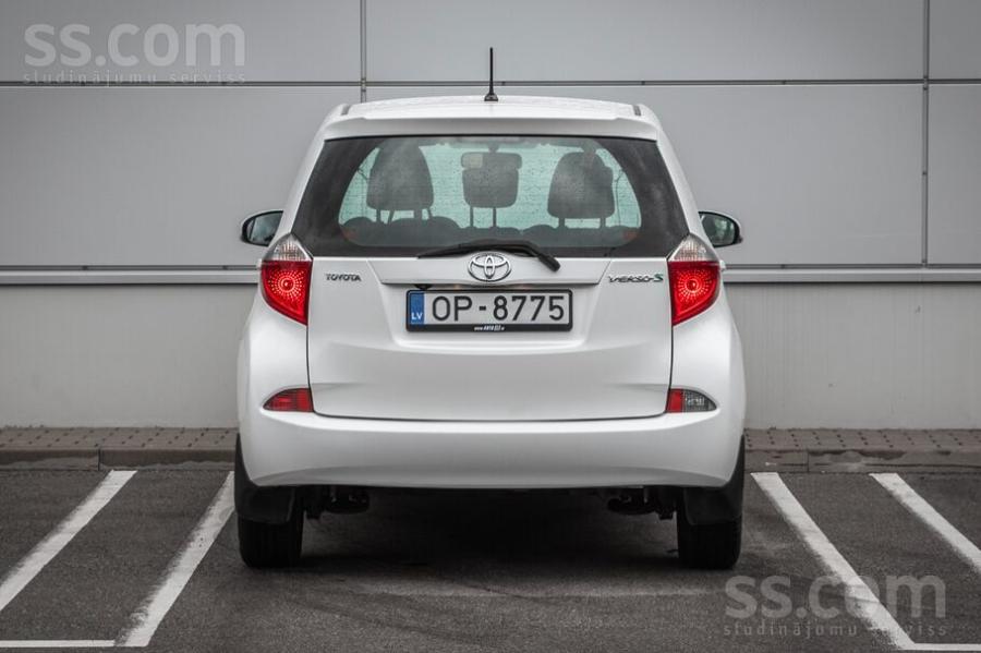 White Toyota Verso 2013 in Riga, with an engine capacity of 1.30 L and mileage of 193 thousand km for 5500 €, photo 6 on AUTOMOTO.COM.LV