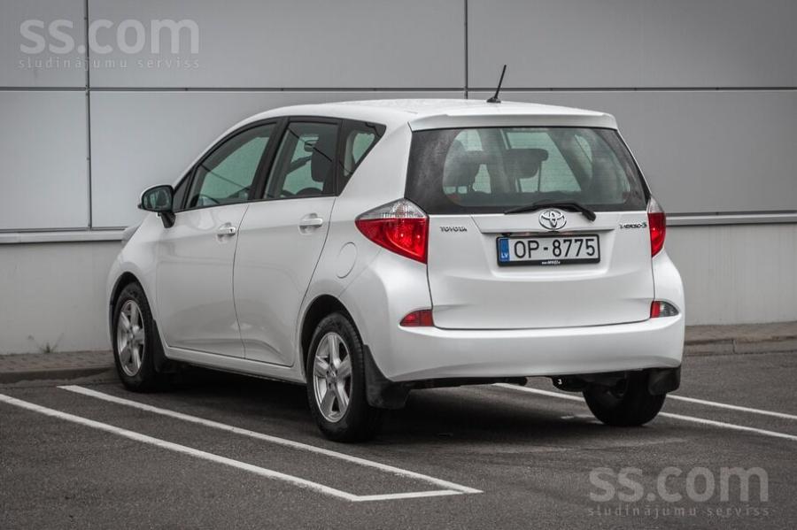 White Toyota Verso 2013 in Riga, with an engine capacity of 1.30 L and mileage of 193 thousand km for 5500 €, photo 7 on AUTOMOTO.COM.LV
