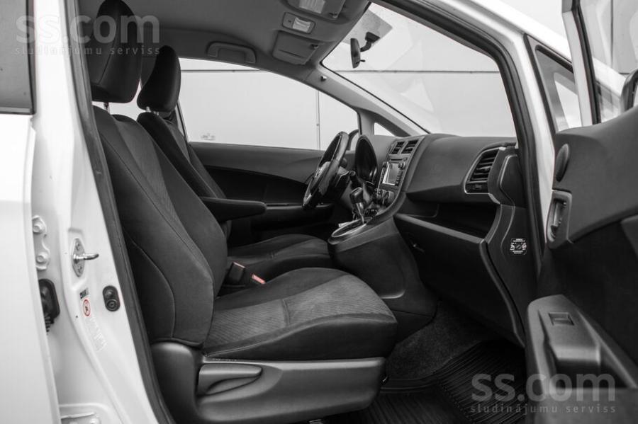 White Toyota Verso 2013 in Riga, with an engine capacity of 1.30 L and mileage of 193 thousand km for 5500 €, photo 12 on AUTOMOTO.COM.LV