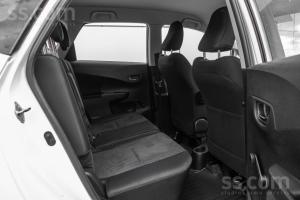 White Toyota Verso 2013 in Riga, with an engine capacity of 1.30 L and mileage of 193 thousand km for 5500 €, photo 14 on AUTOMOTO.COM.LV