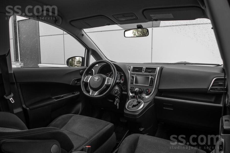 White Toyota Verso 2013 in Riga, with an engine capacity of 1.30 L and mileage of 193 thousand km for 5500 €, photo 16 on AUTOMOTO.COM.LV