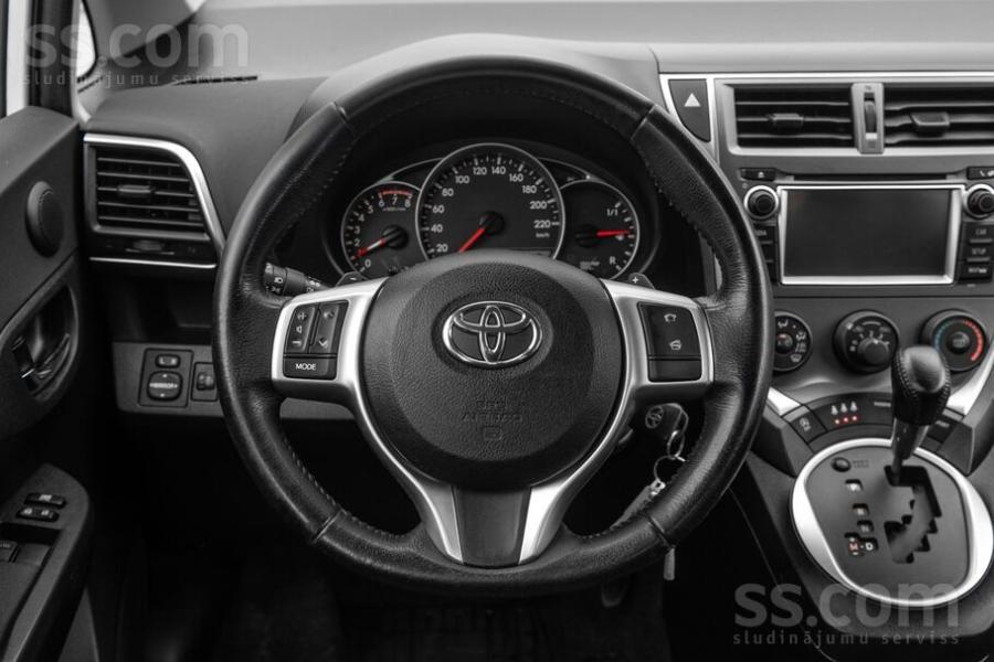 White Toyota Verso 2013 in Riga, with an engine capacity of 1.30 L and mileage of 193 thousand km for 5500 €, photo 19 on AUTOMOTO.COM.LV