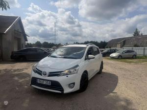 Balts Toyota Verso 2014 Viļņa, ar dzinēja tilpumu 2.00 L un nobraukumu 255 tūkst. km par 4500 €, foto  vietnē AUTOMOTO.COM.LV