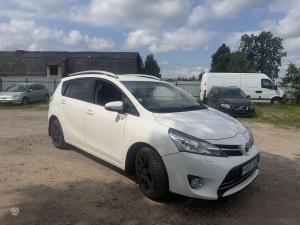 White Toyota Verso 2014 in Vilnius, with an engine capacity of 2.00 L and mileage of 255 thousand km for 4500 €, photo 4 on AUTOMOTO.COM.LV