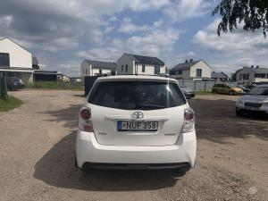 White Toyota Verso 2014 in Vilnius, with an engine capacity of 2.00 L and mileage of 255 thousand km for 4500 €, photo 7 on AUTOMOTO.COM.LV