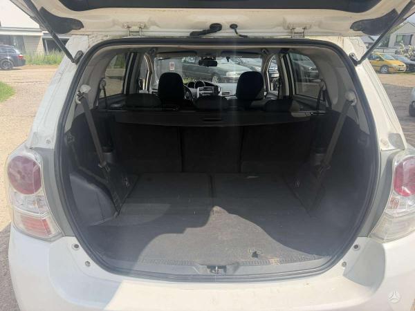 White Toyota Verso 2014 in Vilnius, with an engine capacity of 2.00 L and mileage of 255 thousand km for 4500 €, photo 8 on AUTOMOTO.COM.LV