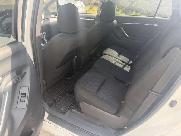 White Toyota Verso 2014 in Vilnius, with an engine capacity of 2.00 L and mileage of 255 thousand km for 4500 €, photo 9 on AUTOMOTO.COM.LV