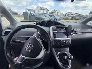 White Toyota Verso 2014 in Vilnius, with an engine capacity of 2.00 L and mileage of 255 thousand km for 4500 €, photo 13 on AUTOMOTO.COM.LV