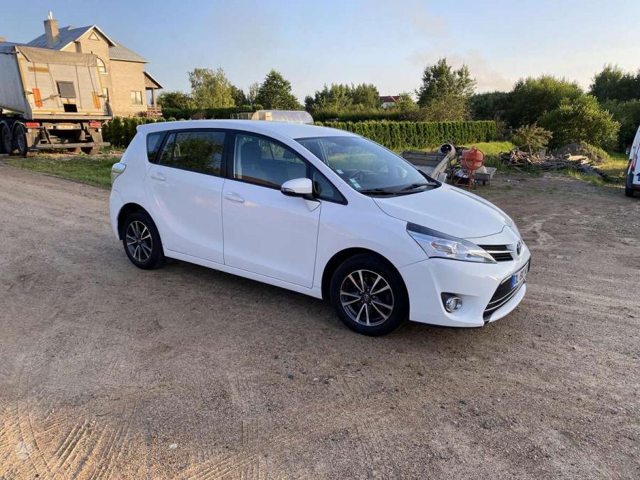 Balts Toyota Verso 2014 Telšiai, ar dzinēja tilpumu 1.60 L un nobraukumu 220 tūkst. km par 4690 €, foto 4 vietnē AUTOMOTO.COM.LV