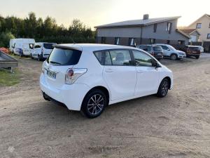 Balts Toyota Verso 2014 Telšiai, ar dzinēja tilpumu 1.60 L un nobraukumu 220 tūkst. km par 4690 €, foto 5 vietnē AUTOMOTO.COM.LV