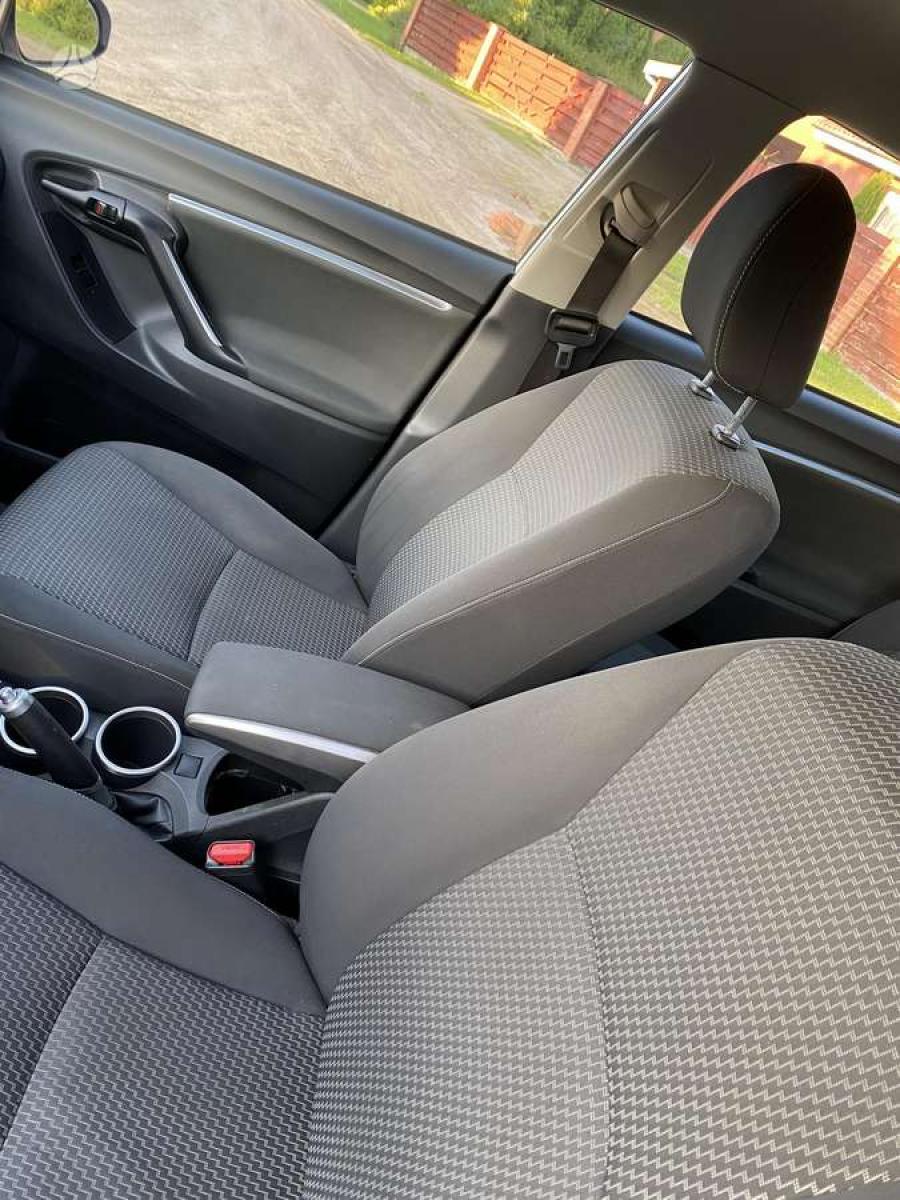 Balts Toyota Verso 2014 Telšiai, ar dzinēja tilpumu 1.60 L un nobraukumu 220 tūkst. km par 4690 €, foto 11 vietnē AUTOMOTO.COM.LV