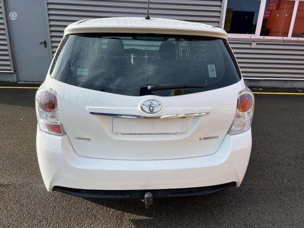 Balts Toyota Verso 2014 Tauragė, ar dzinēja tilpumu 2.00 L un nobraukumu 284 tūkst. km par 5450 €, foto 4 vietnē AUTOMOTO.COM.LV