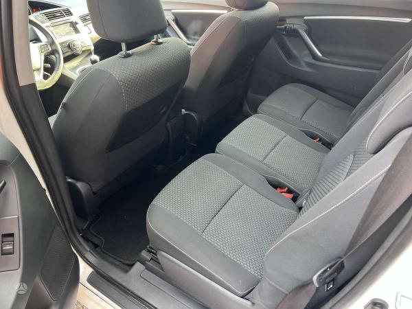 Balts Toyota Verso 2014 Tauragė, ar dzinēja tilpumu 2.00 L un nobraukumu 284 tūkst. km par 5450 €, foto 10 vietnē AUTOMOTO.COM.LV
