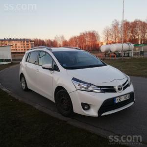 Balts Toyota Verso 2015 Rīga, ar dzinēja tilpumu 1.60 L un nobraukumu 220 tūkst. km par 7950 €, foto  vietnē AUTOMOTO.COM.LV