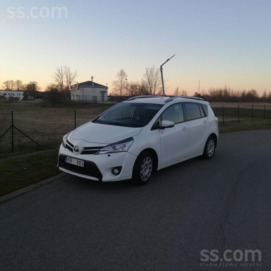 Balts Toyota Verso 2015 Rīga, ar dzinēja tilpumu 1.60 L un nobraukumu 220 tūkst. km par 7950 €, foto 3 vietnē AUTOMOTO.COM.LV