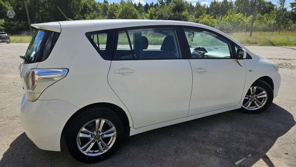 Balts Toyota Verso 2010 Viļņa, ar dzinēja tilpumu 2.00 L un nobraukumu 240 tūkst. km par 1850 €, foto 6 vietnē AUTOMOTO.COM.LV