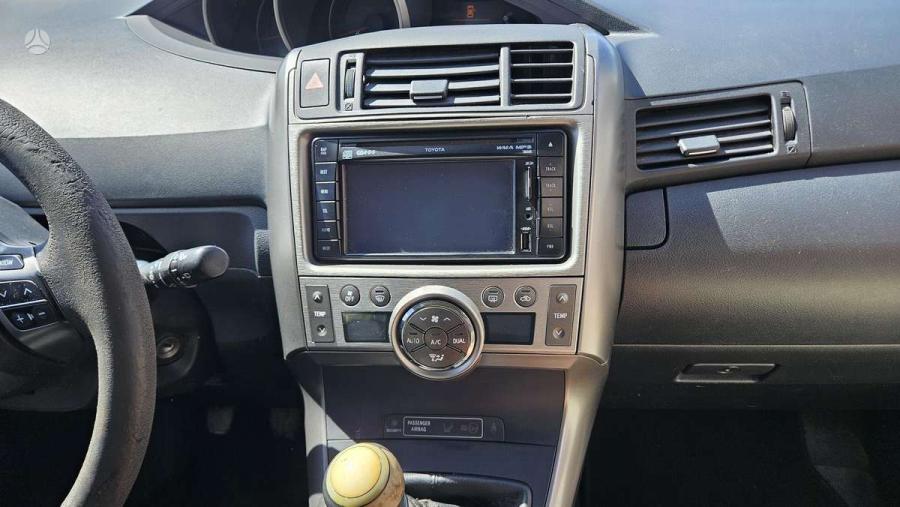 Balts Toyota Verso 2010 Viļņa, ar dzinēja tilpumu 2.00 L un nobraukumu 240 tūkst. km par 1850 €, foto 7 vietnē AUTOMOTO.COM.LV