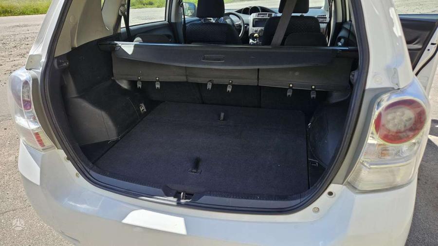Balts Toyota Verso 2010 Viļņa, ar dzinēja tilpumu 2.00 L un nobraukumu 240 tūkst. km par 1850 €, foto 8 vietnē AUTOMOTO.COM.LV