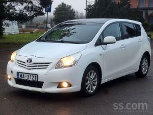 White Toyota Verso 2011 in Valmiera, with an engine capacity of 2.00 L and mileage of 400 thousand km for 2424 €, photo 2 on AUTOMOTO.COM.LV