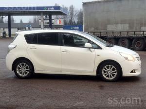 White Toyota Verso 2011 in Valmiera, with an engine capacity of 2.00 L and mileage of 400 thousand km for 2424 €, photo 4 on AUTOMOTO.COM.LV