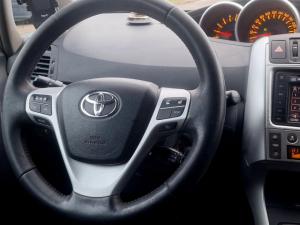 White Toyota Verso 2011 in Cesis, with an engine capacity of 2.00 L and mileage of 400 thousand km for 2750 €, photo 4 on AUTOMOTO.COM.LV