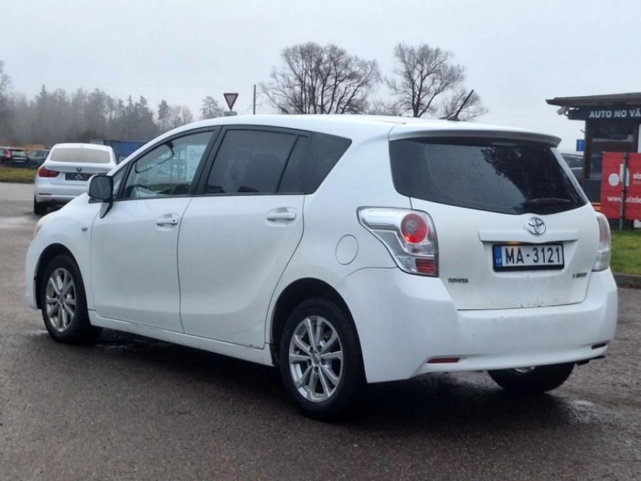 White Toyota Verso 2011 in Cesis, with an engine capacity of 2.00 L and mileage of 400 thousand km for 2750 €, photo 15 on AUTOMOTO.COM.LV