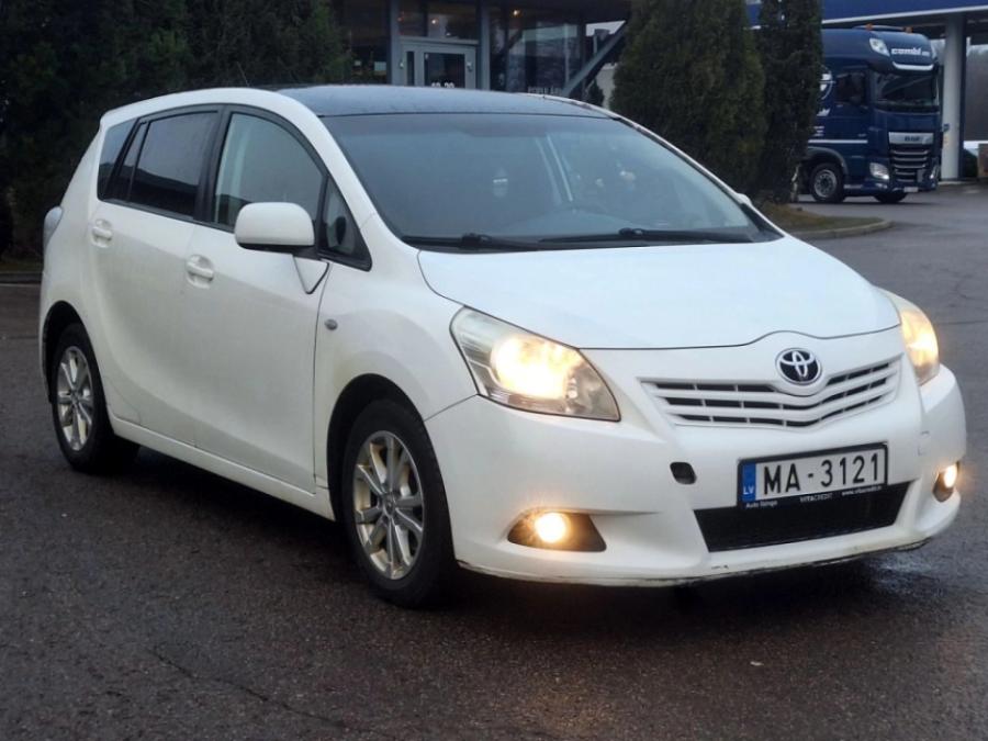 White Toyota Verso 2011 in Cesis, with an engine capacity of 2.00 L and mileage of 400 thousand km for 2750 €, photo 18 on AUTOMOTO.COM.LV