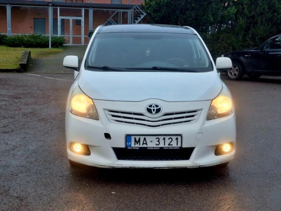 White Toyota Verso 2011 in Cesis, with an engine capacity of 2.00 L and mileage of 400 thousand km for 2750 €, photo 19 on AUTOMOTO.COM.LV