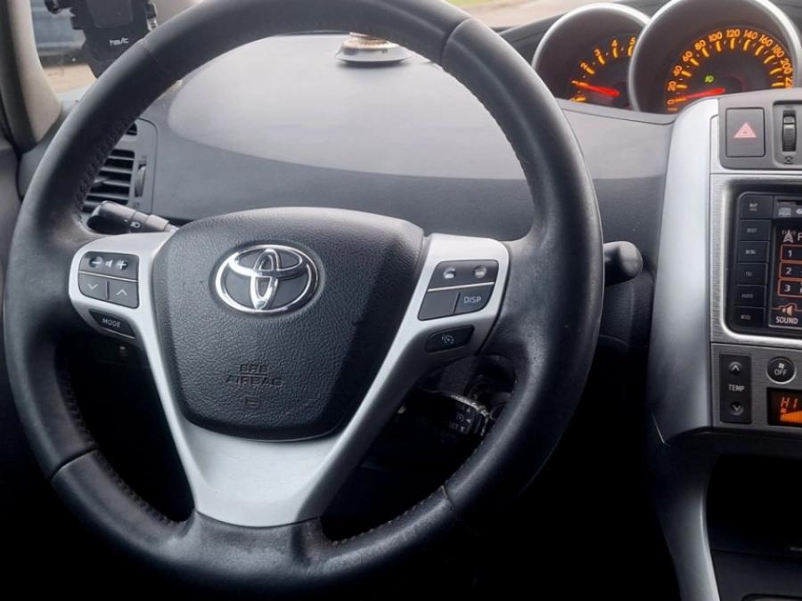 Balts Toyota Verso 2011 Rīga, ar dzinēja tilpumu 2.00 L un nobraukumu 400 tūkst. km par 2333 €, foto 5 vietnē AUTOMOTO.COM.LV