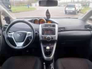 Balts Toyota Verso 2011 Rīga, ar dzinēja tilpumu 2.00 L un nobraukumu 400 tūkst. km par 2333 €, foto 8 vietnē AUTOMOTO.COM.LV