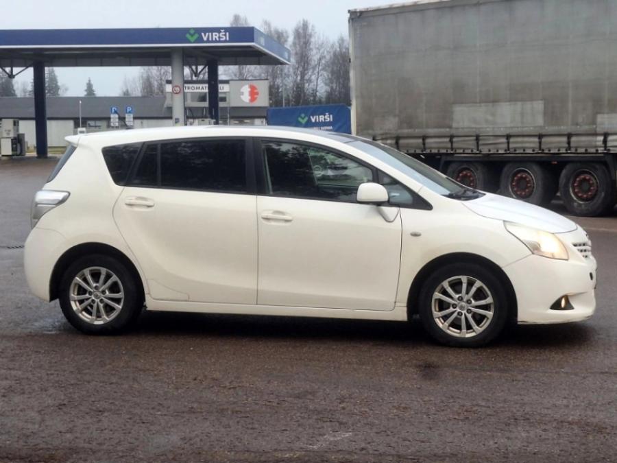 Balts Toyota Verso 2011 Rīga, ar dzinēja tilpumu 2.00 L un nobraukumu 400 tūkst. km par 2333 €, foto 18 vietnē AUTOMOTO.COM.LV