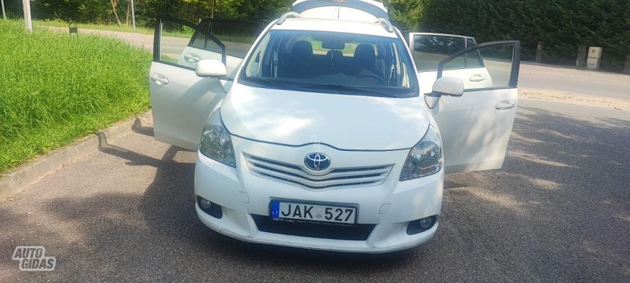 Balts Toyota Verso 2011 Viļņa, ar dzinēja tilpumu 2.00 L un nobraukumu 234 tūkst. km par 4390 €, foto 1 vietnē AUTOMOTO.COM.LV