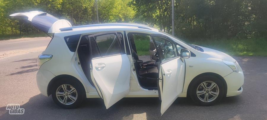 Balts Toyota Verso 2011 Viļņa, ar dzinēja tilpumu 2.00 L un nobraukumu 234 tūkst. km par 4390 €, foto 6 vietnē AUTOMOTO.COM.LV