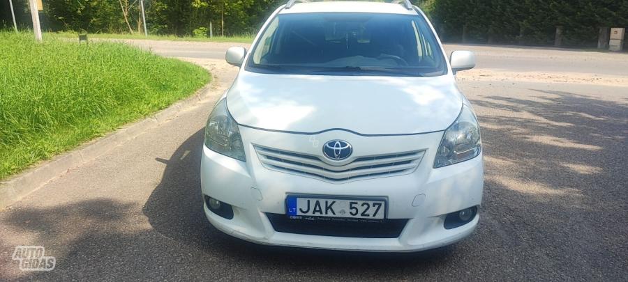 Balts Toyota Verso 2011 Viļņa, ar dzinēja tilpumu 2.00 L un nobraukumu 234 tūkst. km par 4390 €, foto 8 vietnē AUTOMOTO.COM.LV