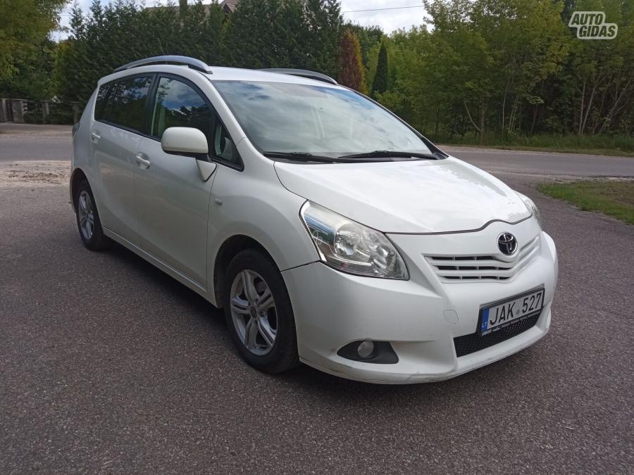 Balts Toyota Verso 2011 Viļņa, ar dzinēja tilpumu 2.00 L un nobraukumu 234 tūkst. km par 3990 €, foto 3 vietnē AUTOMOTO.COM.LV