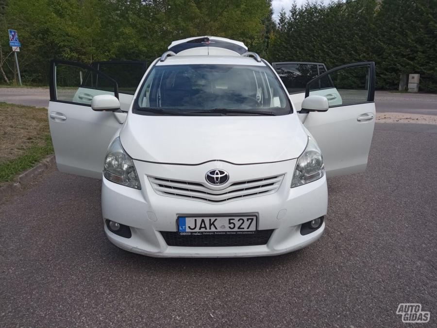 Balts Toyota Verso 2011 Viļņa, ar dzinēja tilpumu 2.00 L un nobraukumu 234 tūkst. km par 3990 €, foto 10 vietnē AUTOMOTO.COM.LV