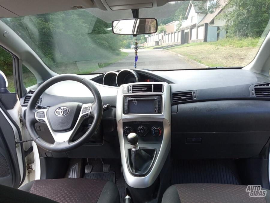 Balts Toyota Verso 2011 Viļņa, ar dzinēja tilpumu 2.00 L un nobraukumu 234 tūkst. km par 3990 €, foto 19 vietnē AUTOMOTO.COM.LV