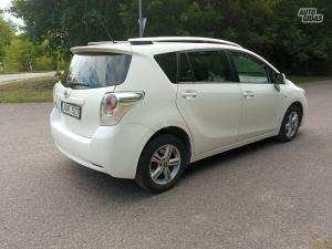 White Toyota Verso 2011 in Vilnius, with an engine capacity of 2.00 L and mileage of 234 thousand km for 3790 €, photo 9 on AUTOMOTO.COM.LV