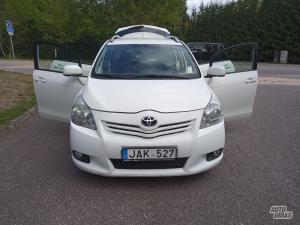 White Toyota Verso 2011 in Vilnius, with an engine capacity of 2.00 L and mileage of 234 thousand km for 3790 €, photo  on AUTOMOTO.COM.LV