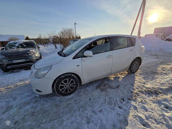 Balts Toyota Verso 2012 Tauragė, ar dzinēja tilpumu 2.00 L un nobraukumu 280 tūkst. km par 2350 €, foto 1 vietnē AUTOMOTO.COM.LV
