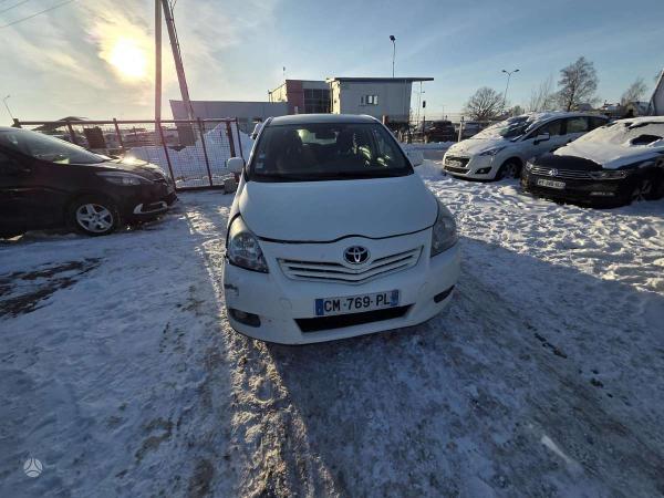 Balts Toyota Verso 2012 Tauragė, ar dzinēja tilpumu 2.00 L un nobraukumu 280 tūkst. km par 2350 €, foto 6 vietnē AUTOMOTO.COM.LV