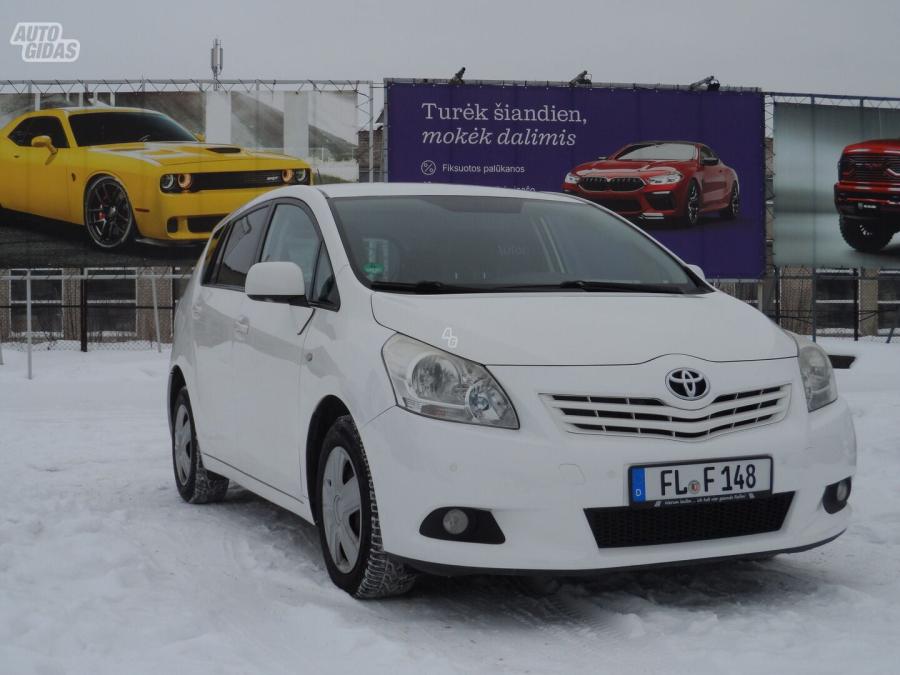 Balts Toyota Verso 2012 Klaipėda, ar dzinēja tilpumu 2.00 L un nobraukumu 183 tūkst. km par 5500 €, foto 3 vietnē AUTOMOTO.COM.LV