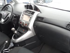 Balts Toyota Verso 2012 Klaipėda, ar dzinēja tilpumu 2.00 L un nobraukumu 183 tūkst. km par 5500 €, foto 10 vietnē AUTOMOTO.COM.LV