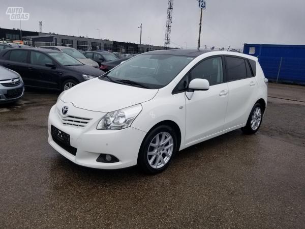 Balts Toyota Verso 2012 Kauņa, ar dzinēja tilpumu 2.00 L un nobraukumu 220 tūkst. km par 3999 €, foto 2 vietnē AUTOMOTO.COM.LV